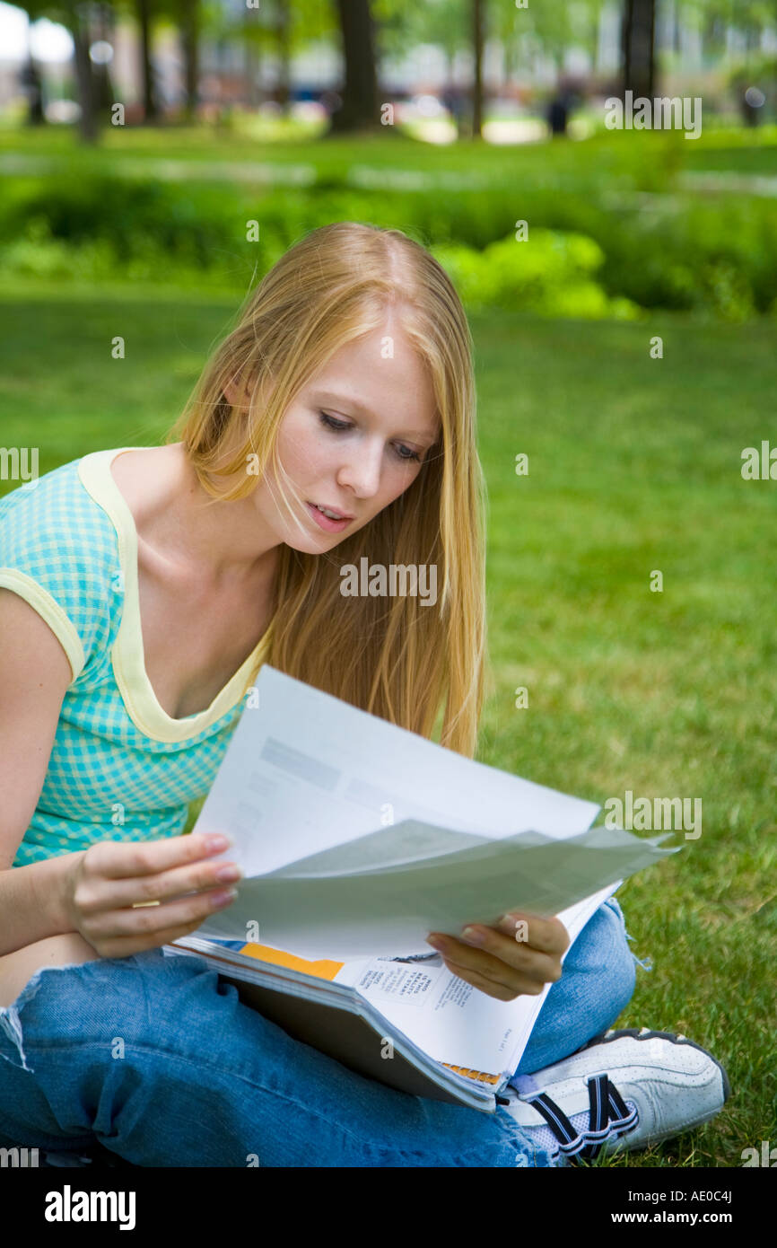 Girl student study homework outdoor hi-res stock photography and images ...