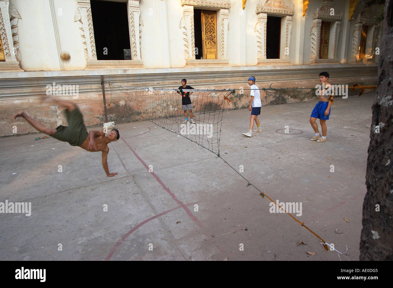Boys Playing Kataw At Wat Hai Sok Stock Photo - Alamy