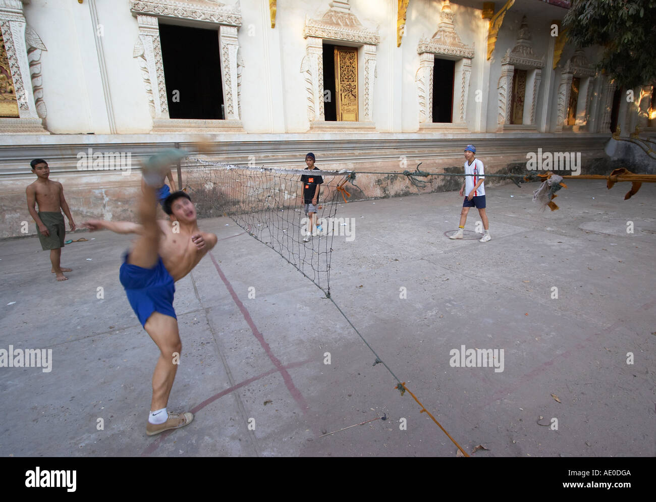 Boys Playing Kataw At Wat Hai Sok Stock Photo - Alamy