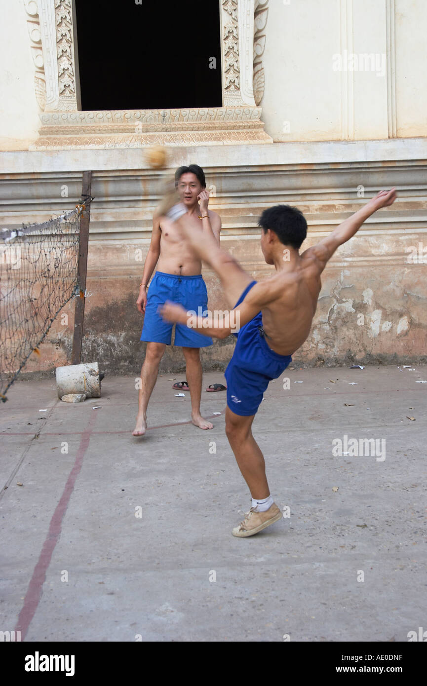 Boys Playing Kataw At Wat Hai Sok Stock Photo - Alamy