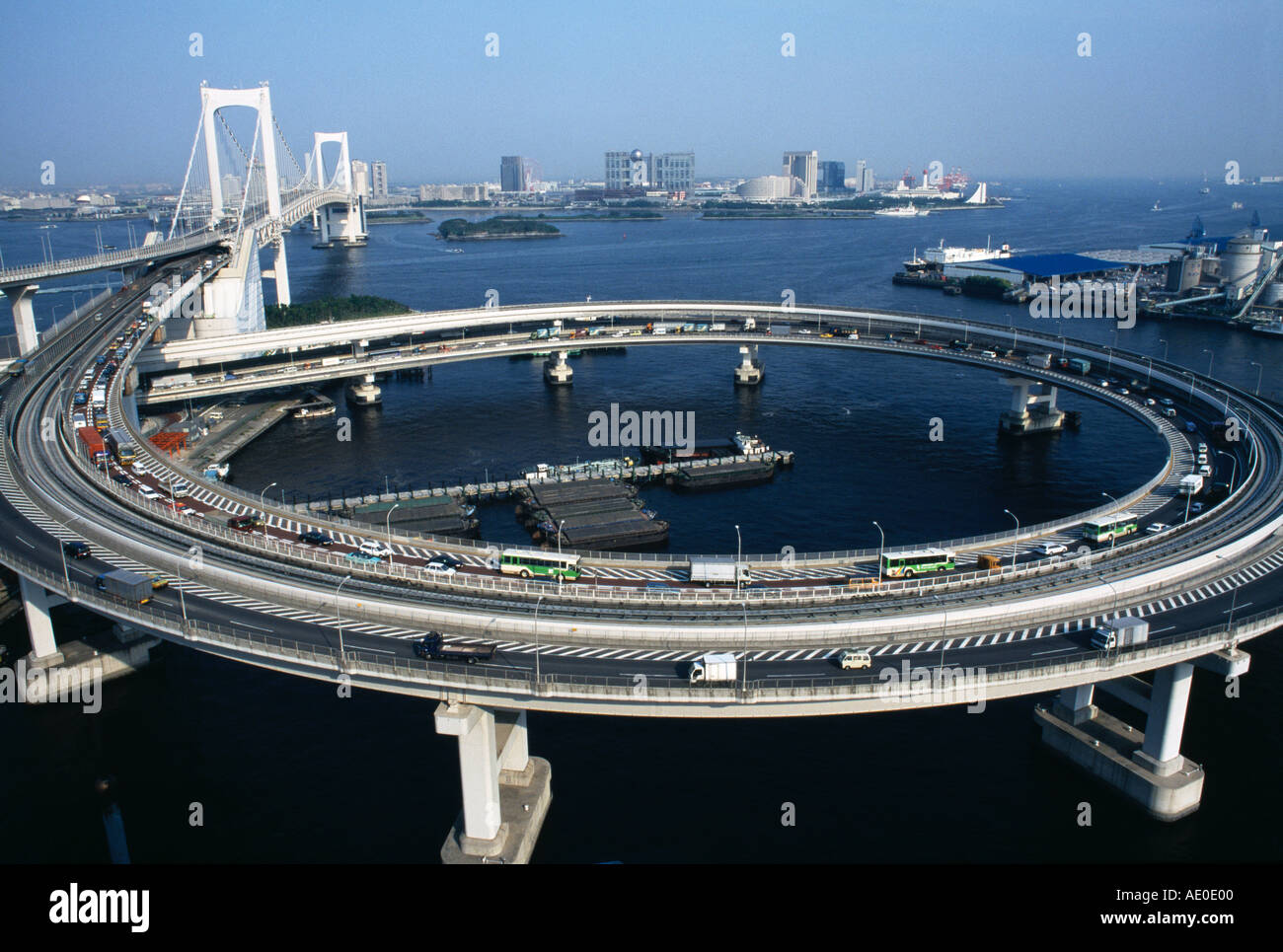 Rainbow Bridge to Rainbow Town Daiba Tokyo Japan Stock Photo - Alamy