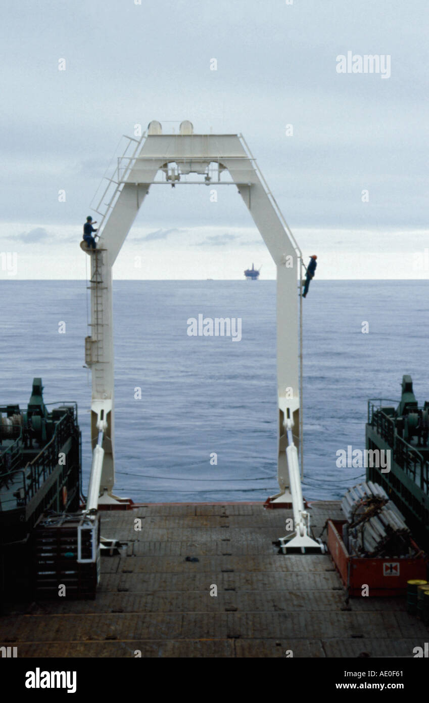 Men painting stern mounted frame hi-res stock photography and images ...