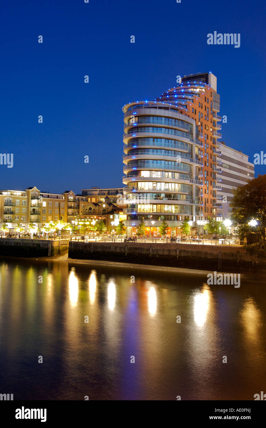 Dusk view of the Putney embankment and Putney Wharf Tower apartment ...