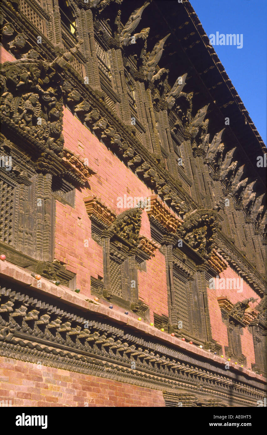 Elaborate wood carving on the 'Palace of 55 windows' Bhaktapur ...