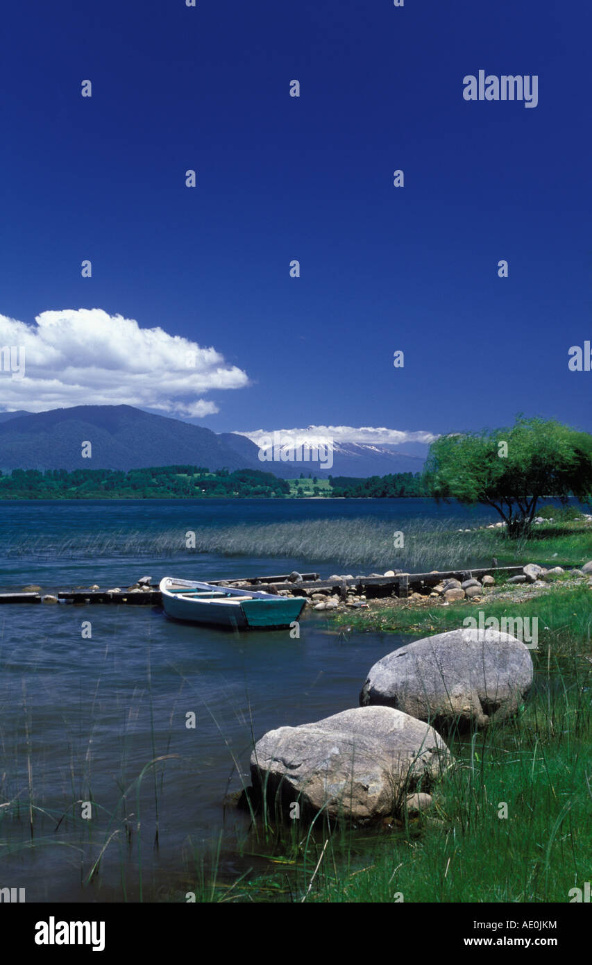 A rowing boat is moored on the shore of Lake Panguipulli, Chile Stock ...