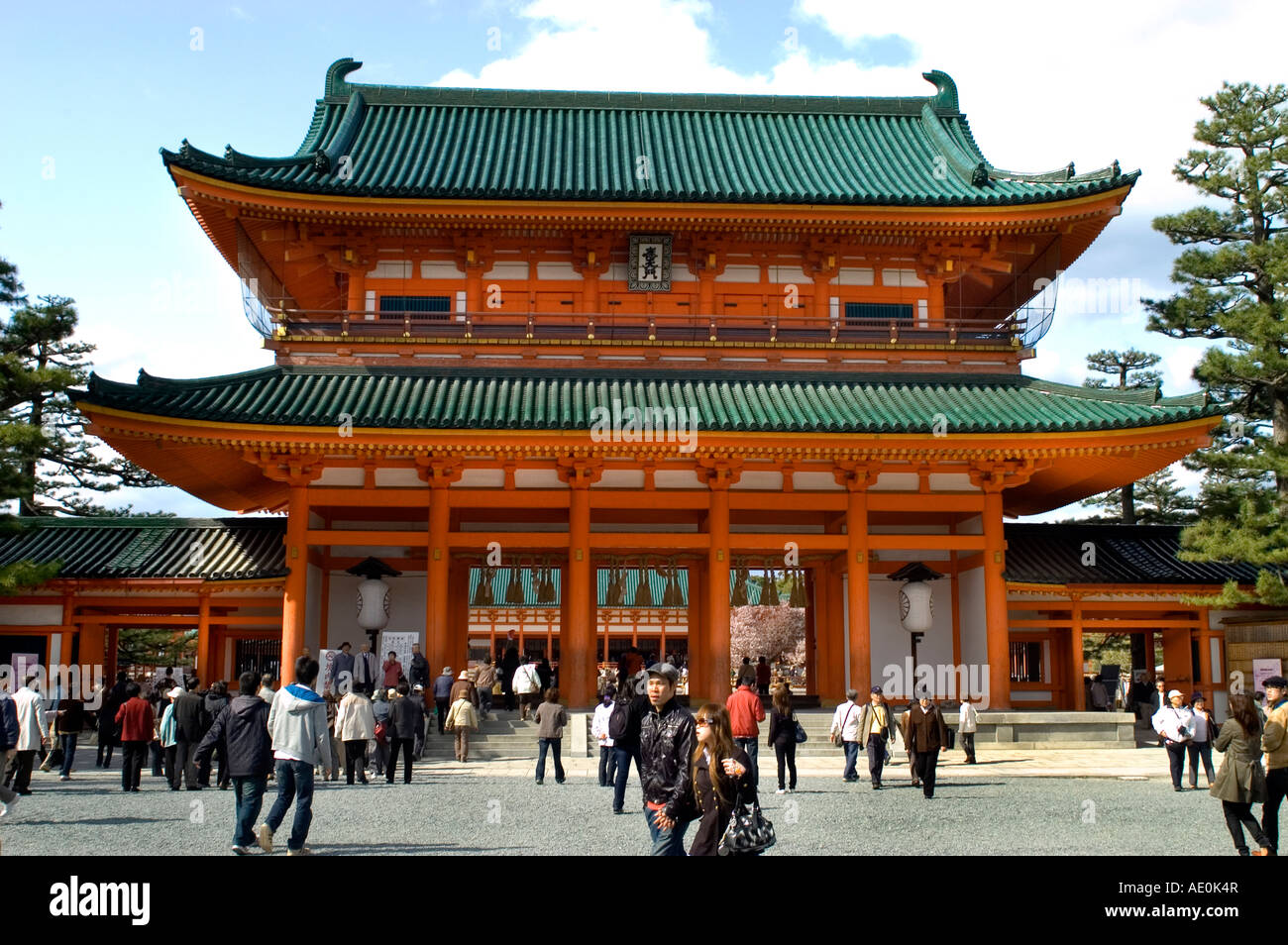 Heian Jingu Shinto Shrine Garden Kyoto Japan royal Stock Photo - Alamy