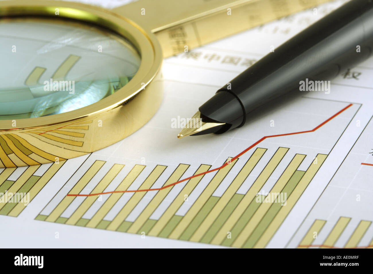 Magnifying glass on bar chart hi-res stock photography and images - Alamy