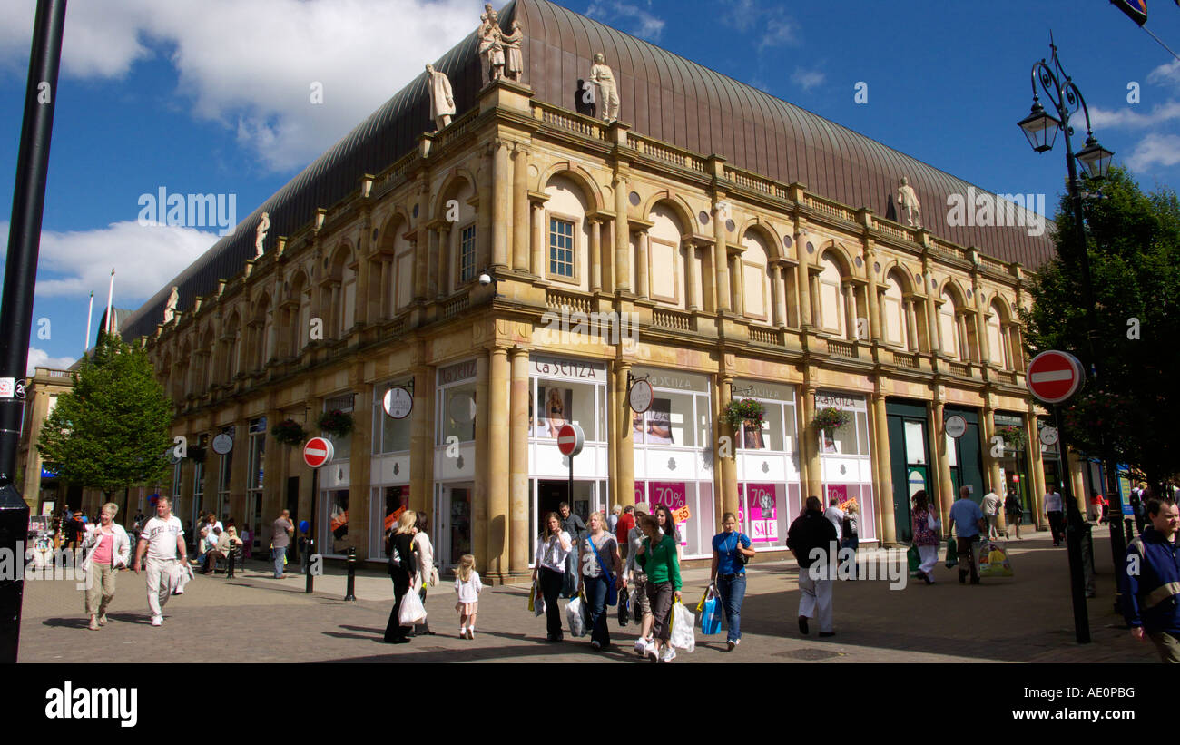 Victoria shopping centre harrogate hi-res stock photography and images ...