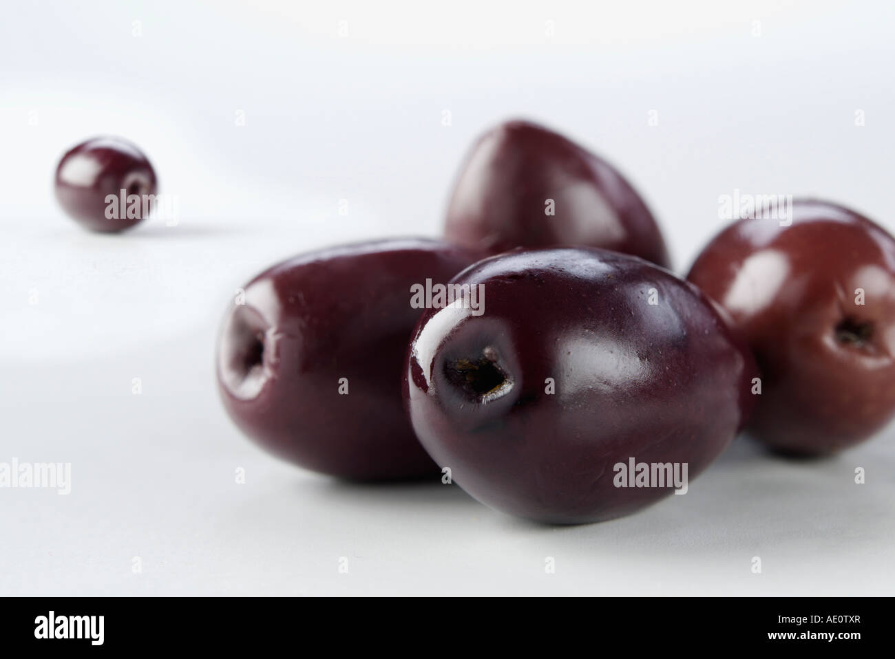 Deli counter olives hi-res stock photography and images - Alamy