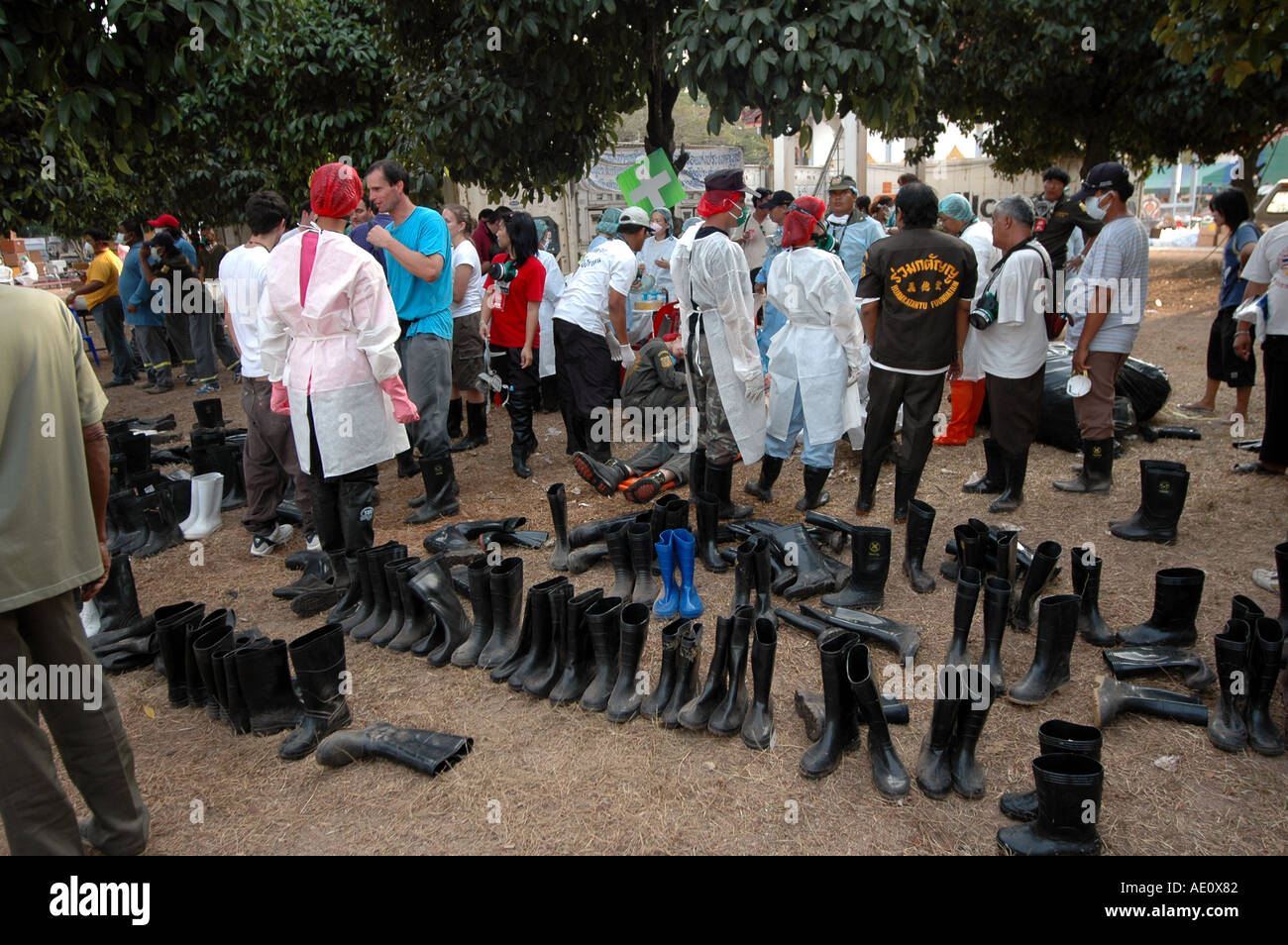 Identifying the dead Yarn Yao temporary mortuary One week after 2004 ...