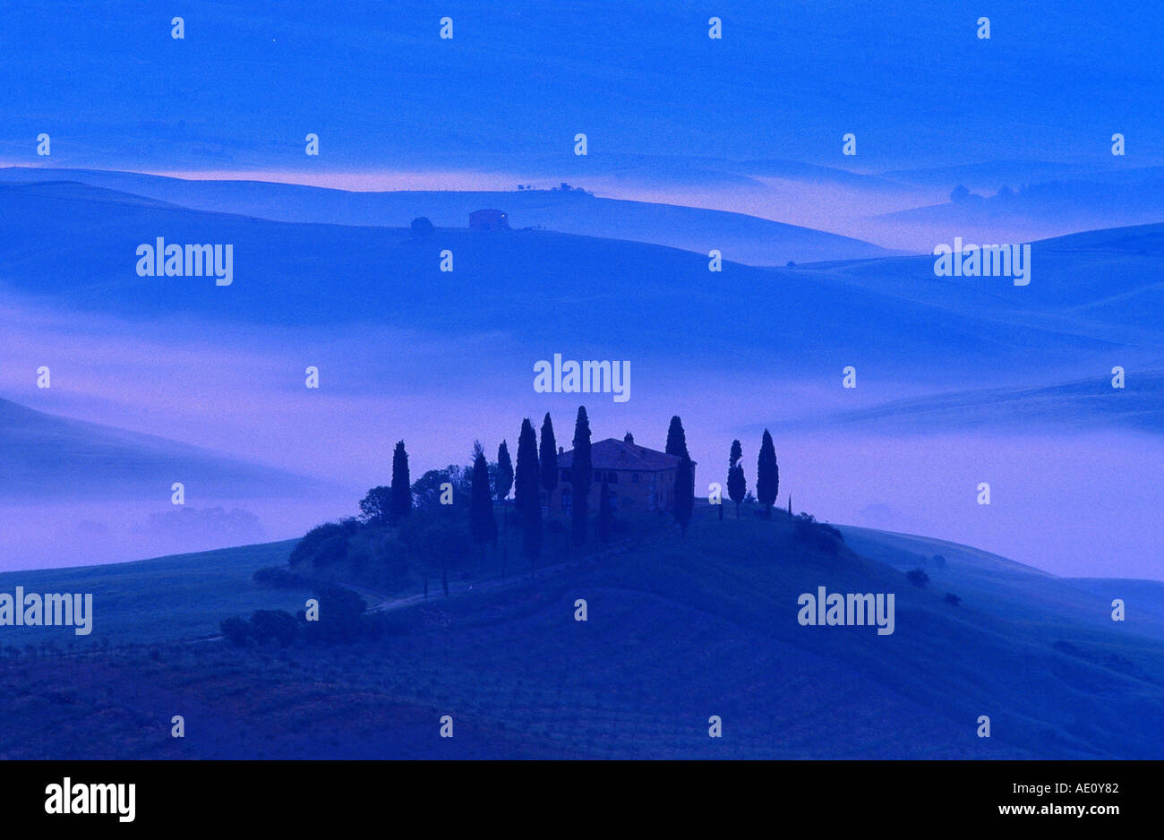 Podere Belvedere, essence of tuscan landscape in morning mist, Italy ...