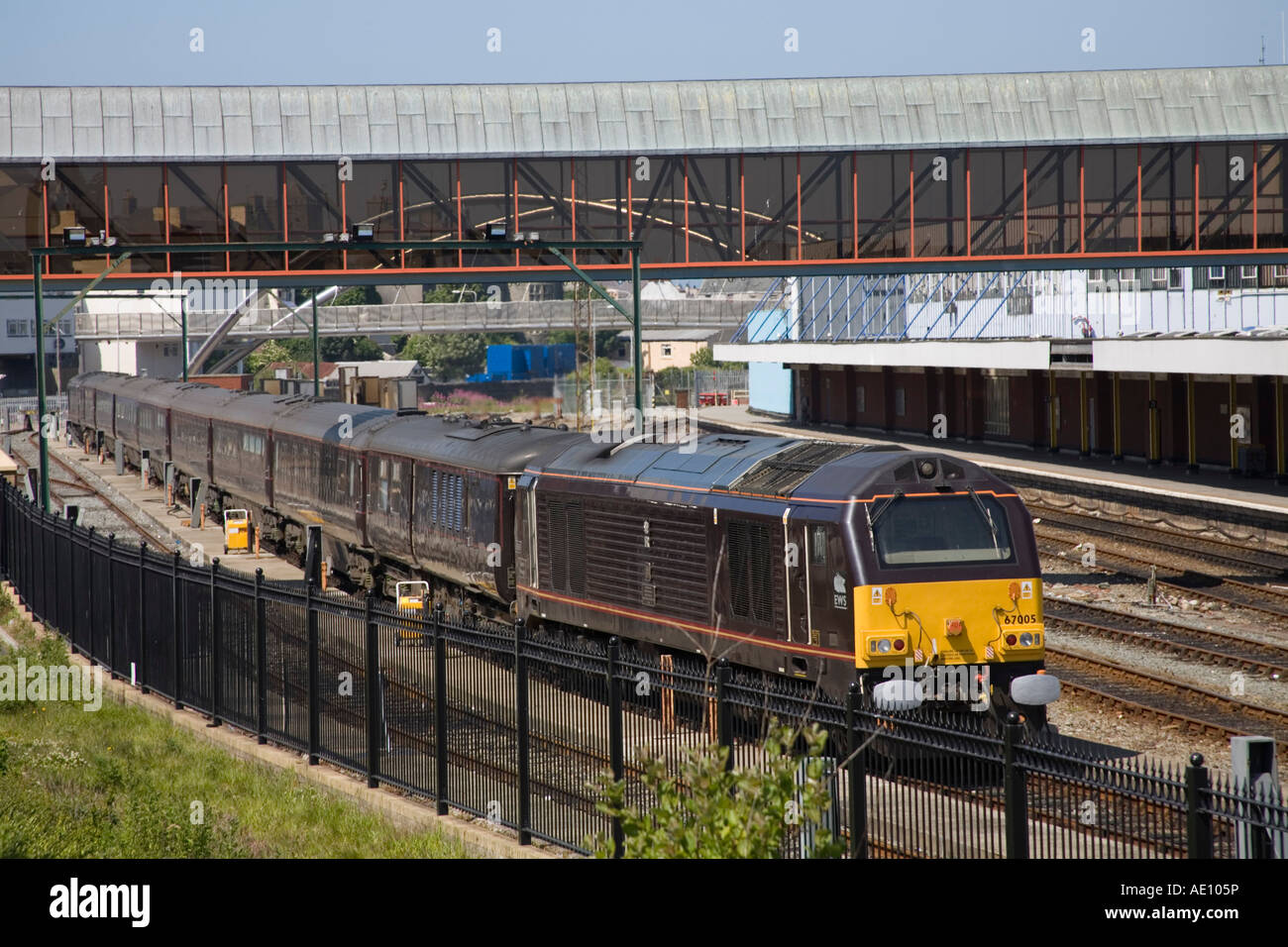 Holyhead railway station sidings hi-res stock photography and images ...