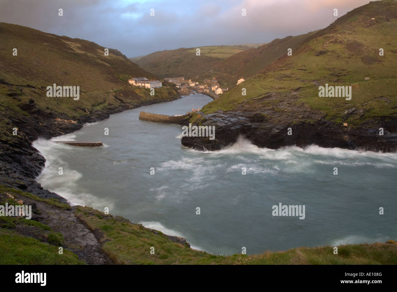 Boscastle coastal village cornwall hi-res stock photography and images ...