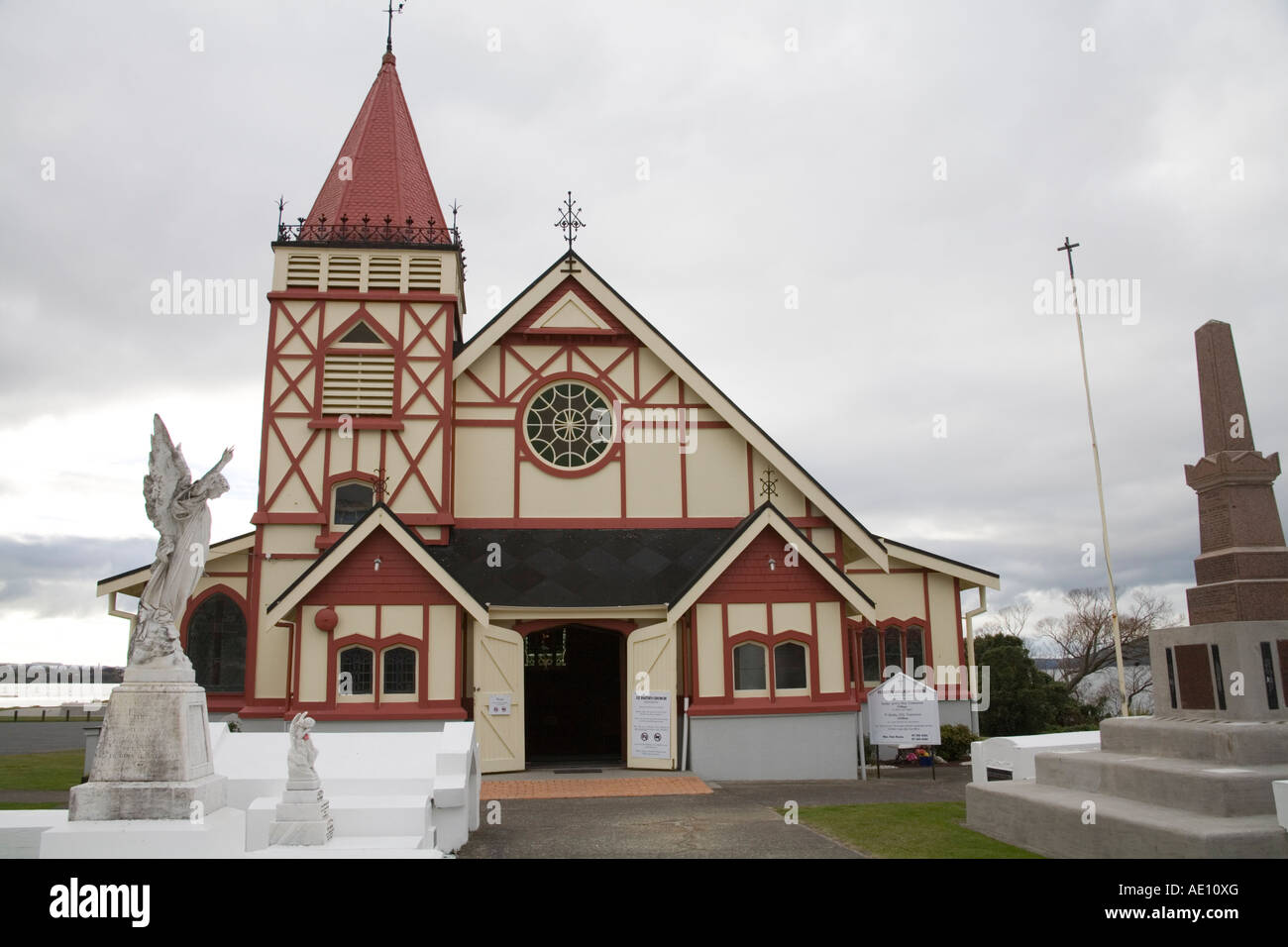 Decorative headstones maori dead hi-res stock photography and images ...