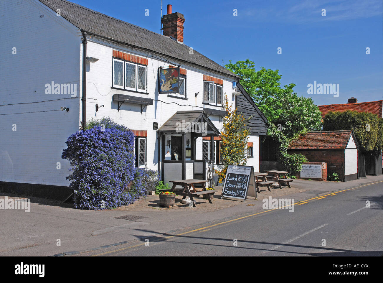 Old Swan Uppers public house, Cookham, Berkshire England Stock Photo ...