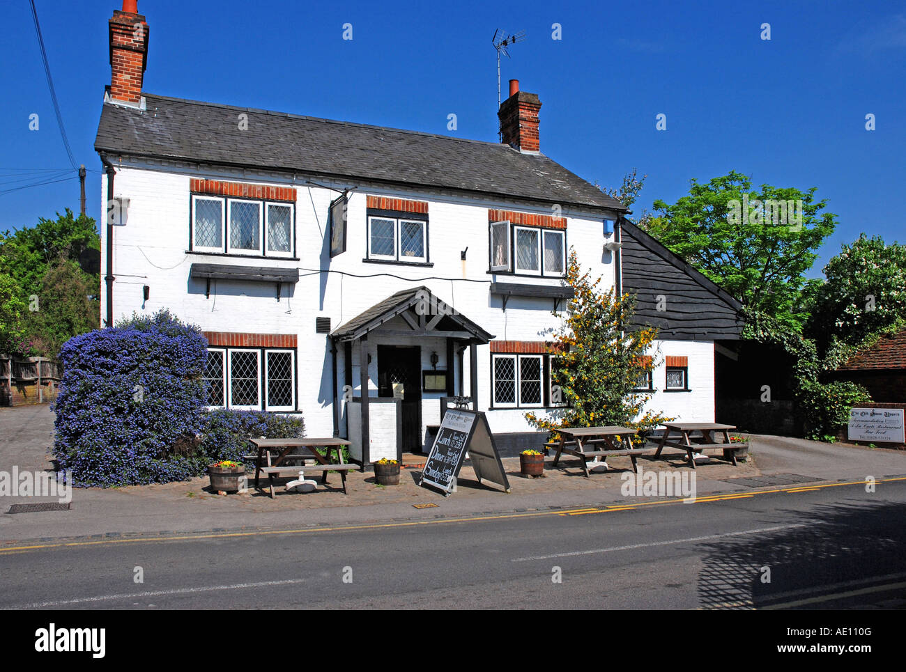 Old Swan Uppers public house, Cookham, Berkshire England Stock Photo ...