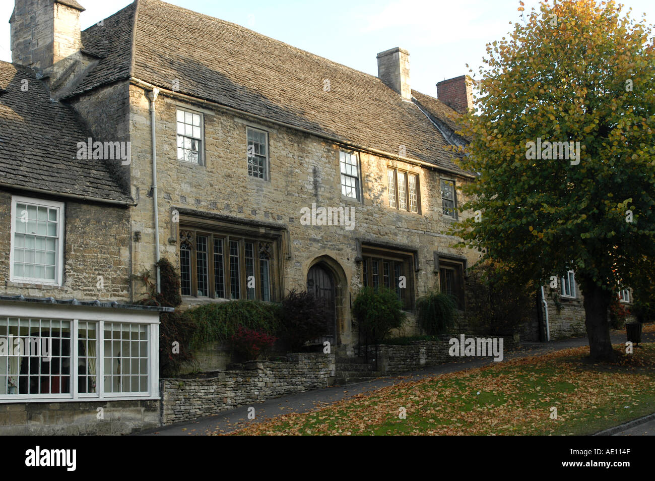 classic building in Burford Oxfordshire Stock Photo - Alamy