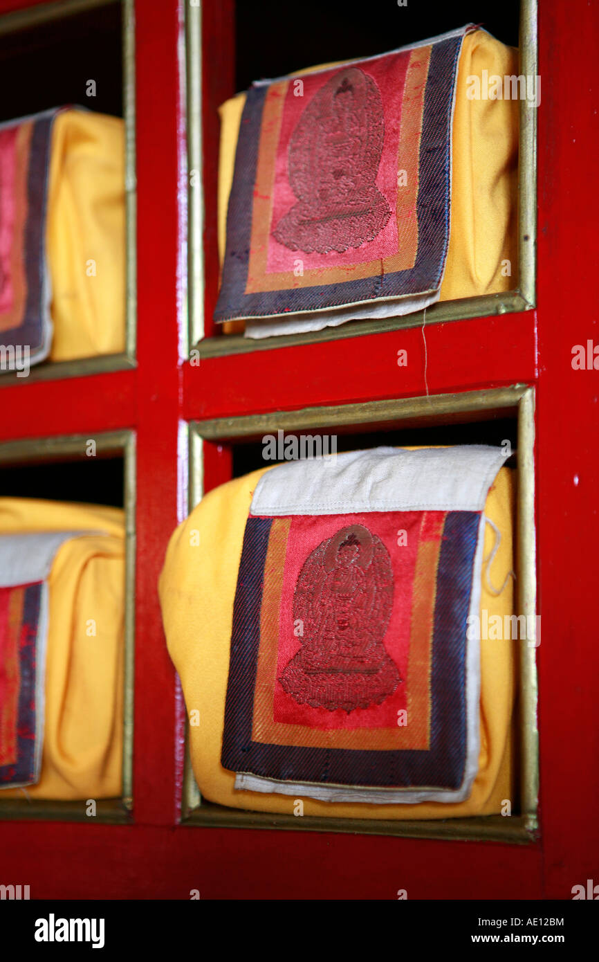 Tibetan prayer books hi-res stock photography and images - Alamy