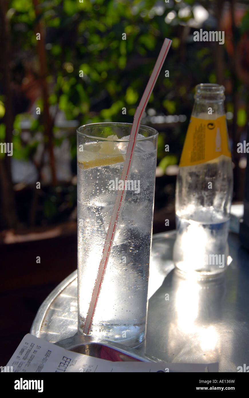 Gin tonic bottle glass hi-res stock photography and images - Alamy