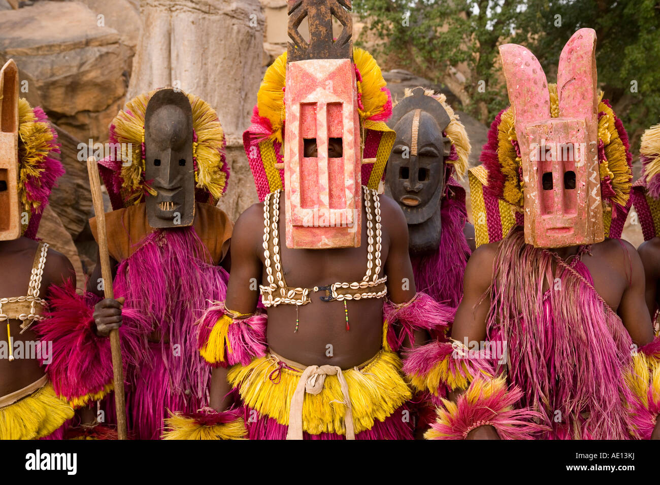 Dogon tribe mask hi-res stock photography and images - Alamy