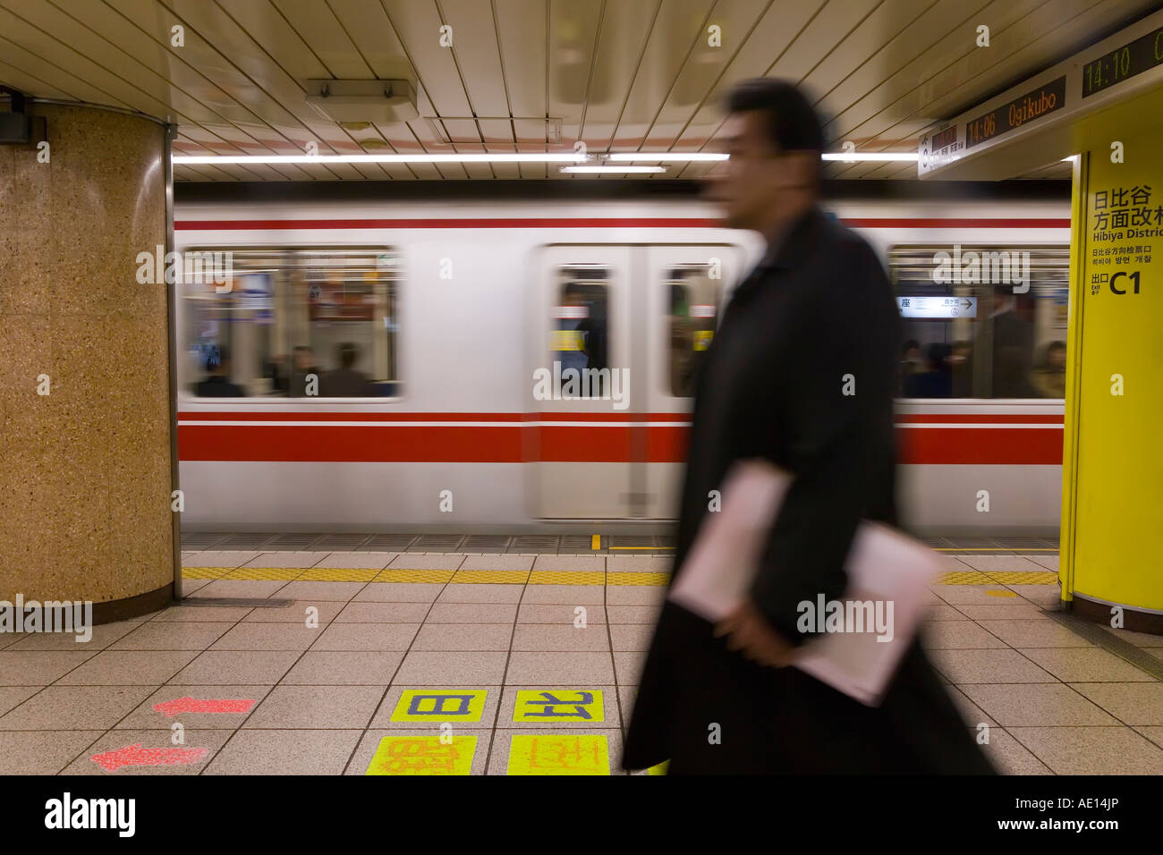 Subway commuter hi-res stock photography and images - Alamy