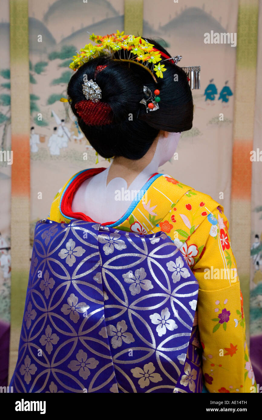 Geisha japan and back view hi-res stock photography and images - Alamy