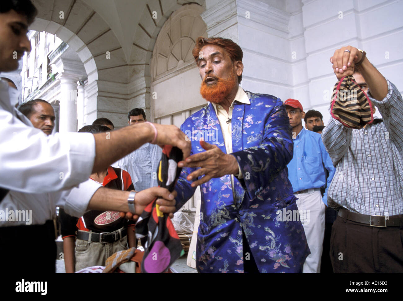 Street magician Delhi India Stock Photo - Alamy