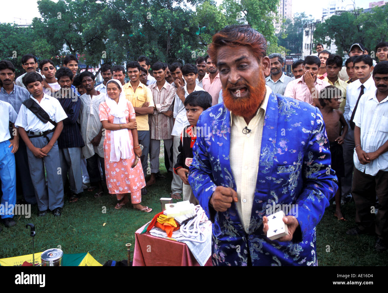 Street magician Delhi India Stock Photo - Alamy