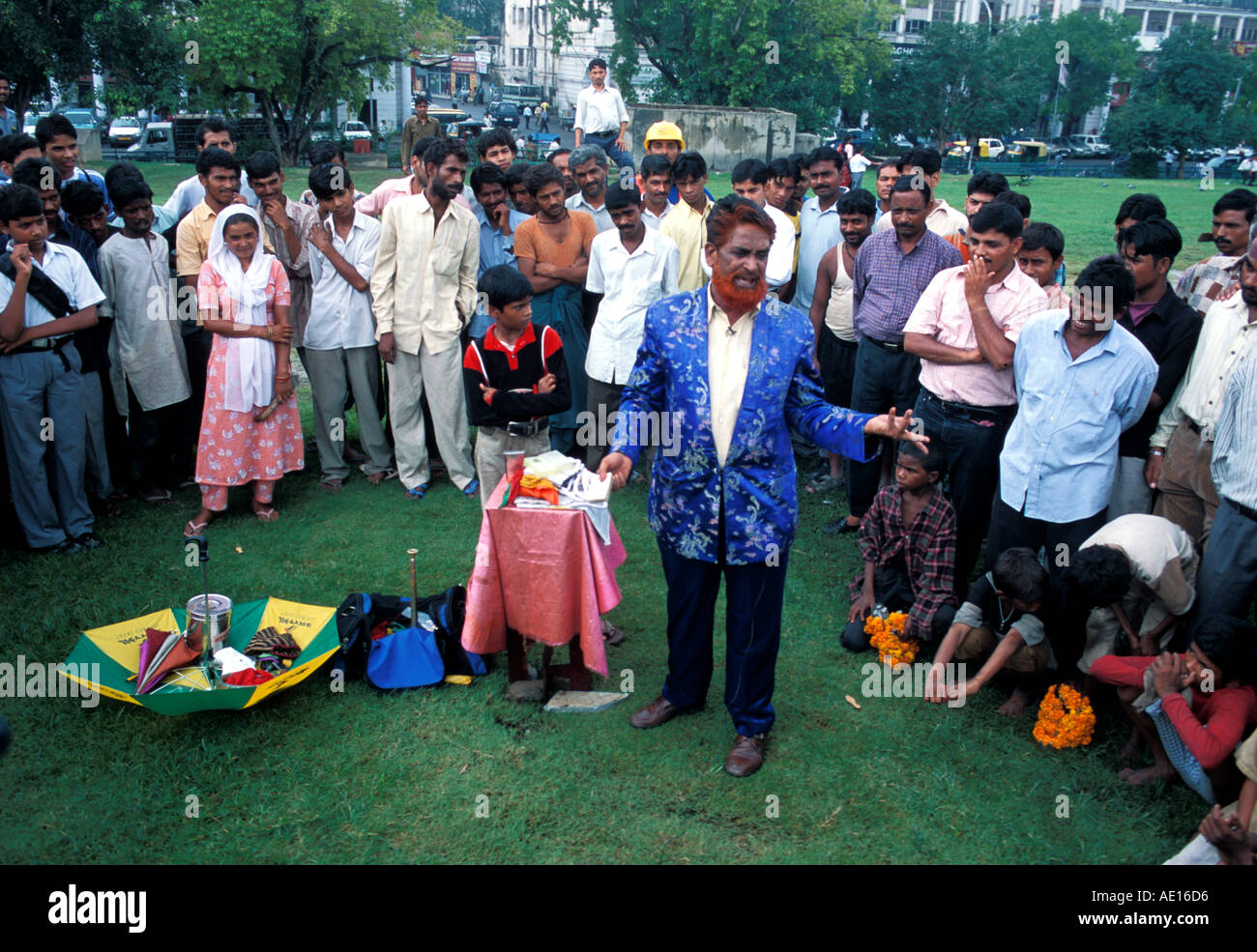 Street magician Delhi India Stock Photo - Alamy