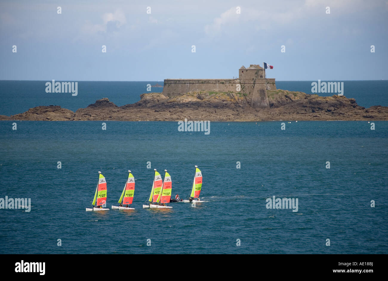 English channel sailing hi-res stock photography and images - Alamy