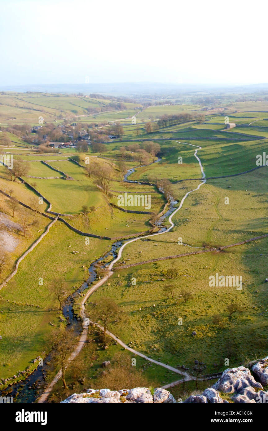 Malham cove yorkshire dales hi-res stock photography and images - Alamy