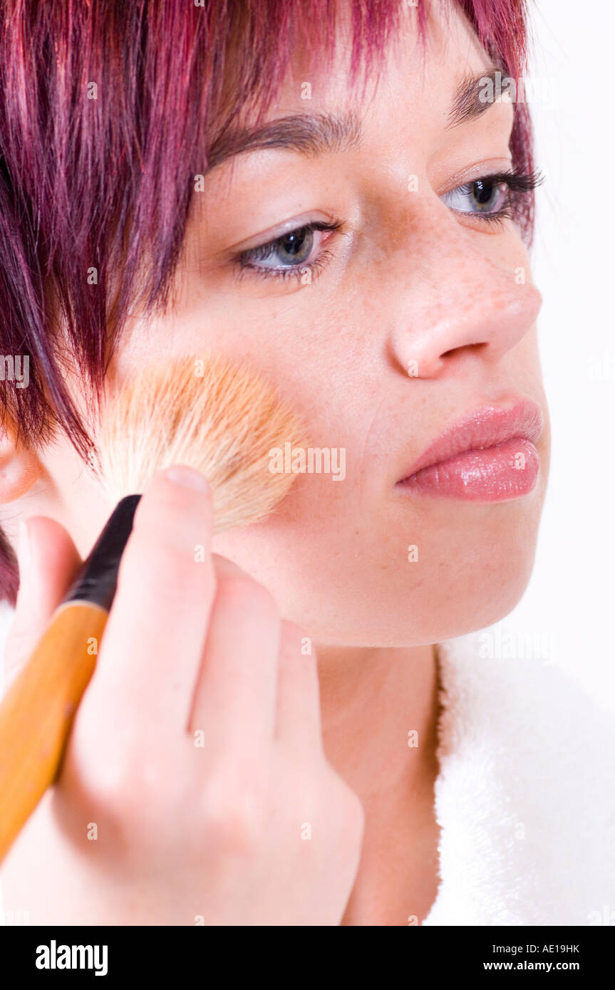 woman applying blusher with a brush Stock Photo - Alamy