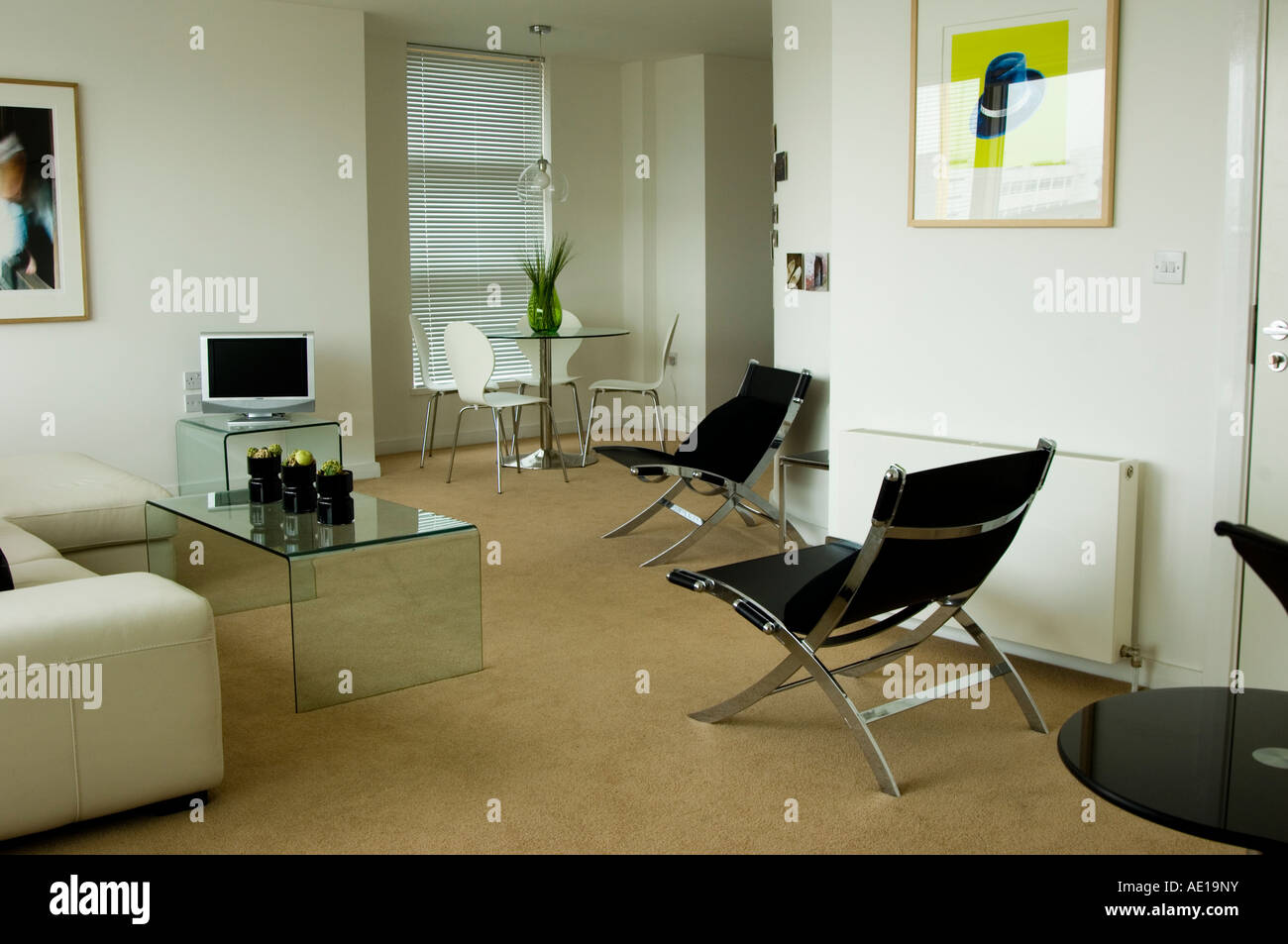 Flat inside uk hi-res stock photography and images - Alamy