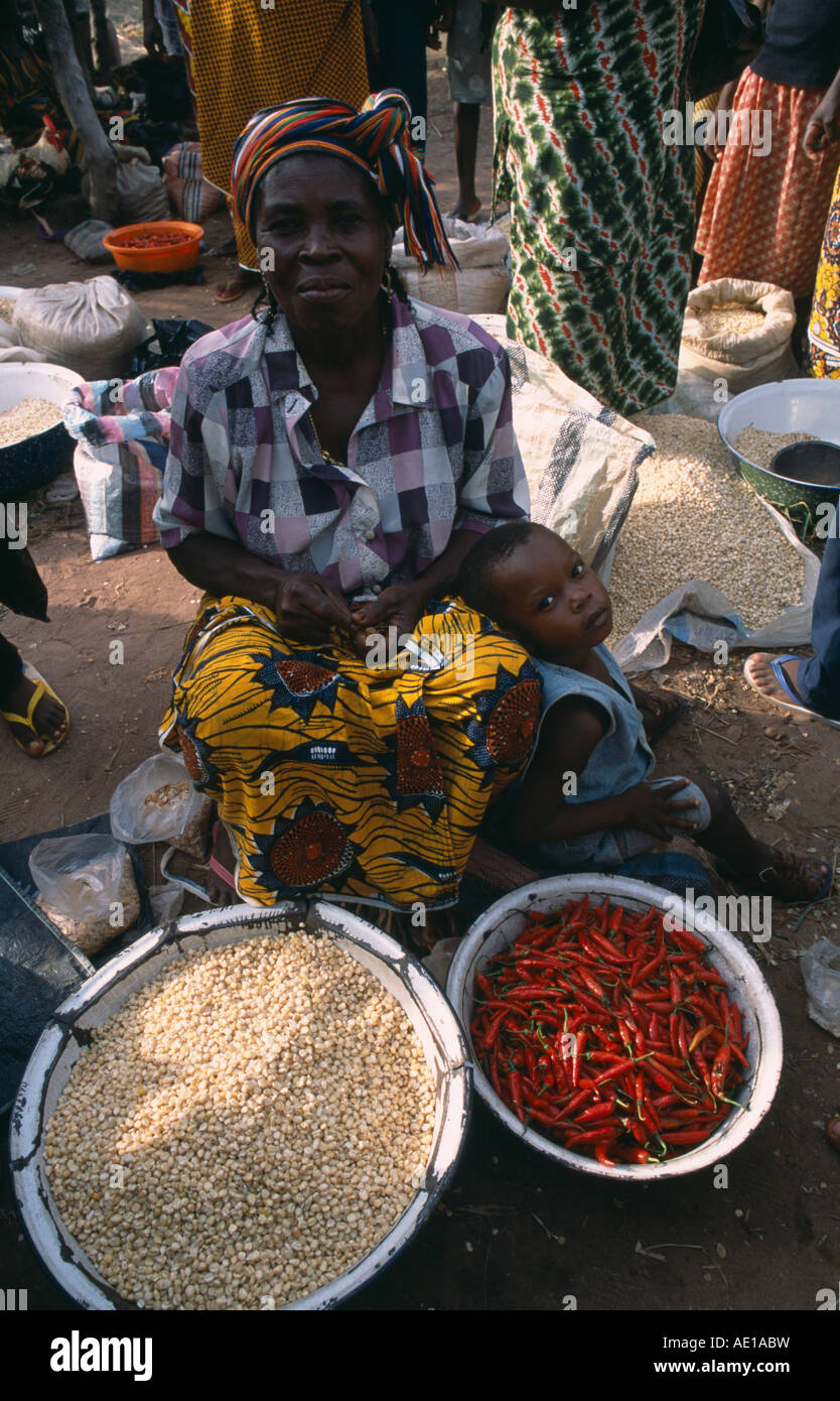 Nigeria women market hi-res stock photography and images - Alamy