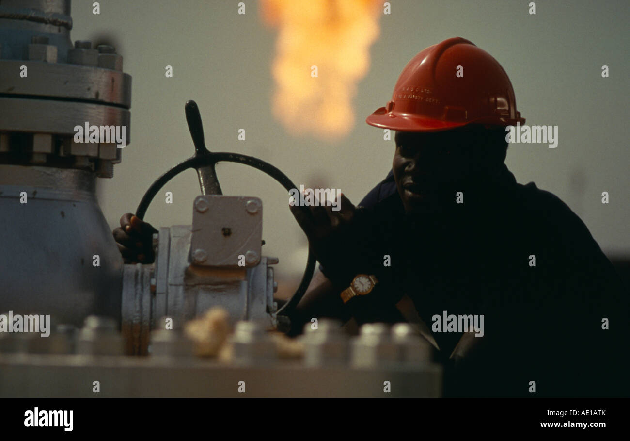 Nigeria oil industry hi-res stock photography and images - Alamy
