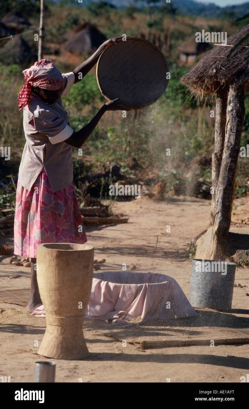 Winnowing africa hi-res stock photography and images - Alamy