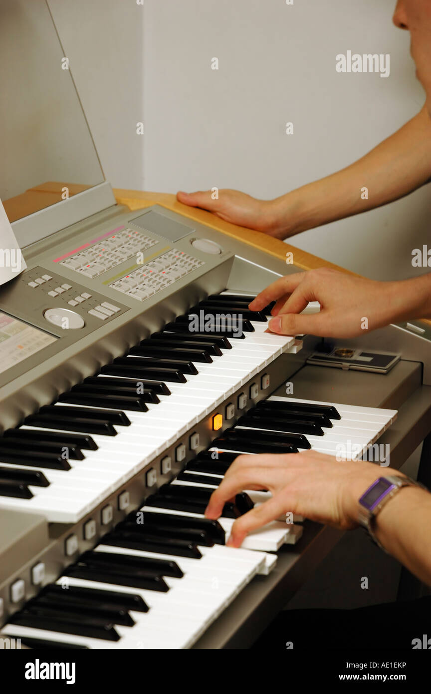 Piano keyboard asian hands hi-res stock photography and images - Alamy