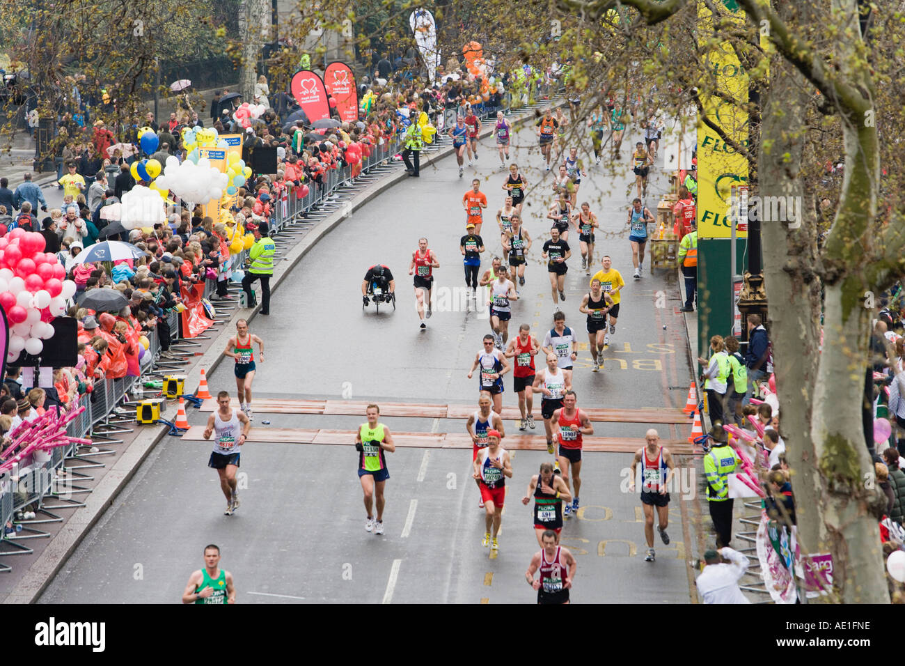 London Marathon 2006 High Resolution Stock Photography and Images - Alamy