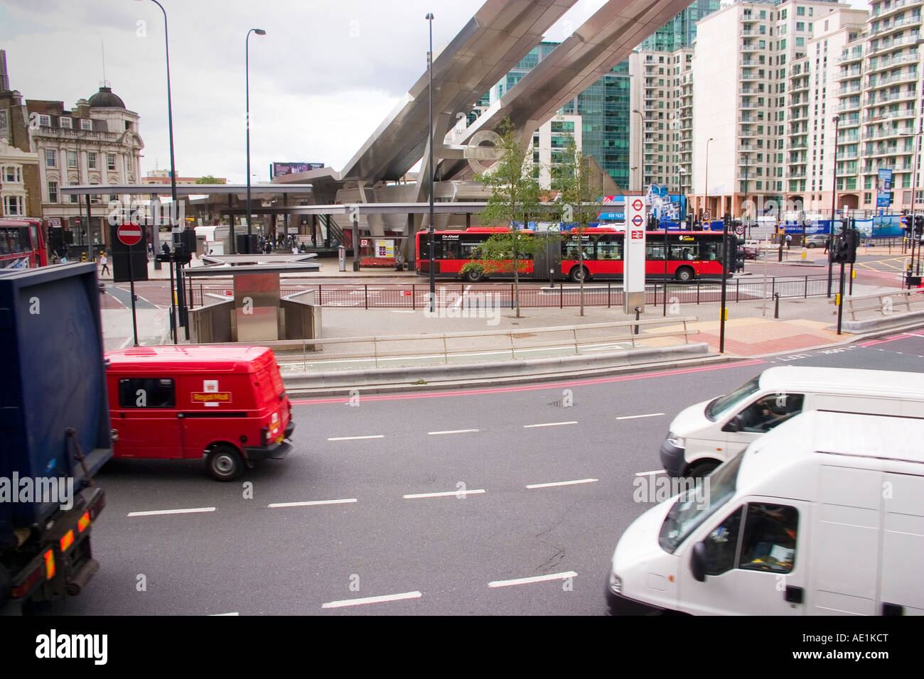 Vauxhall roundabout hi-res stock photography and images - Alamy