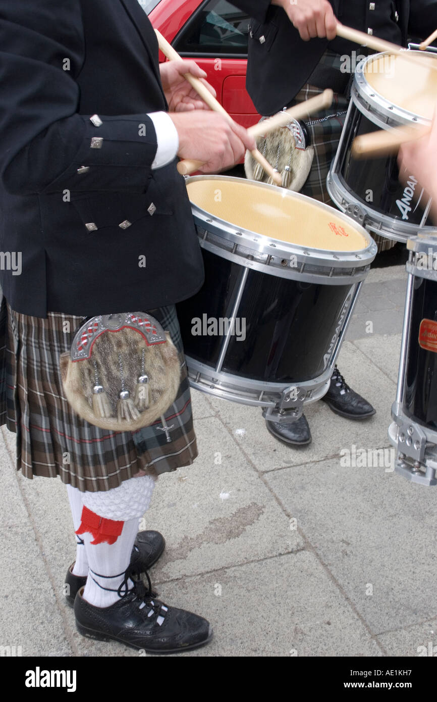 Pipe band pipes and drums hi-res stock photography and images - Alamy