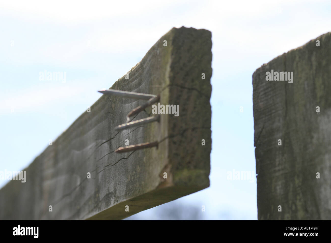 Broken fence fix hi-res stock photography and images - Alamy