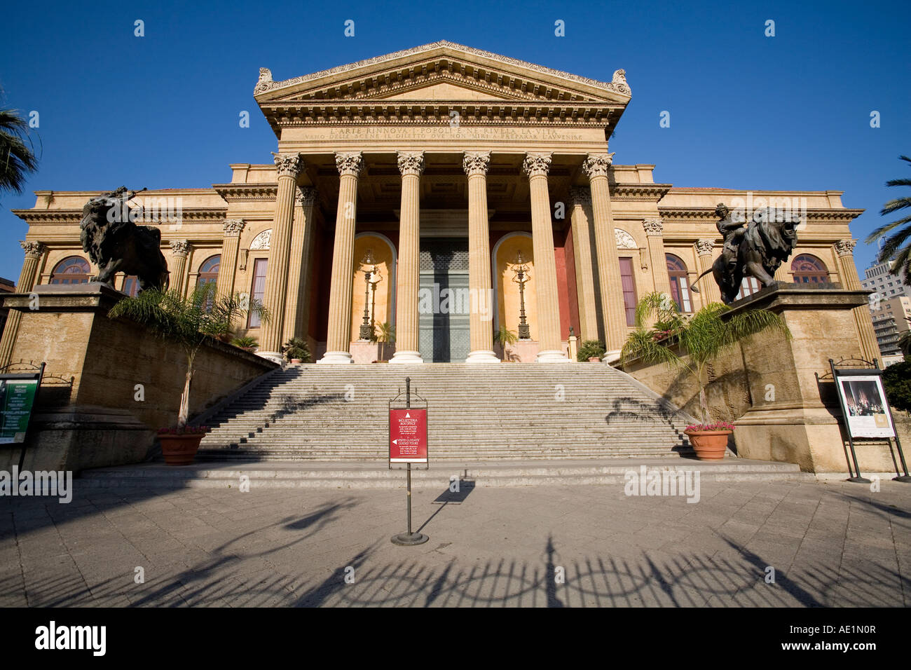 Massimo theater Palermo Sicily italy Stock Photo - Alamy