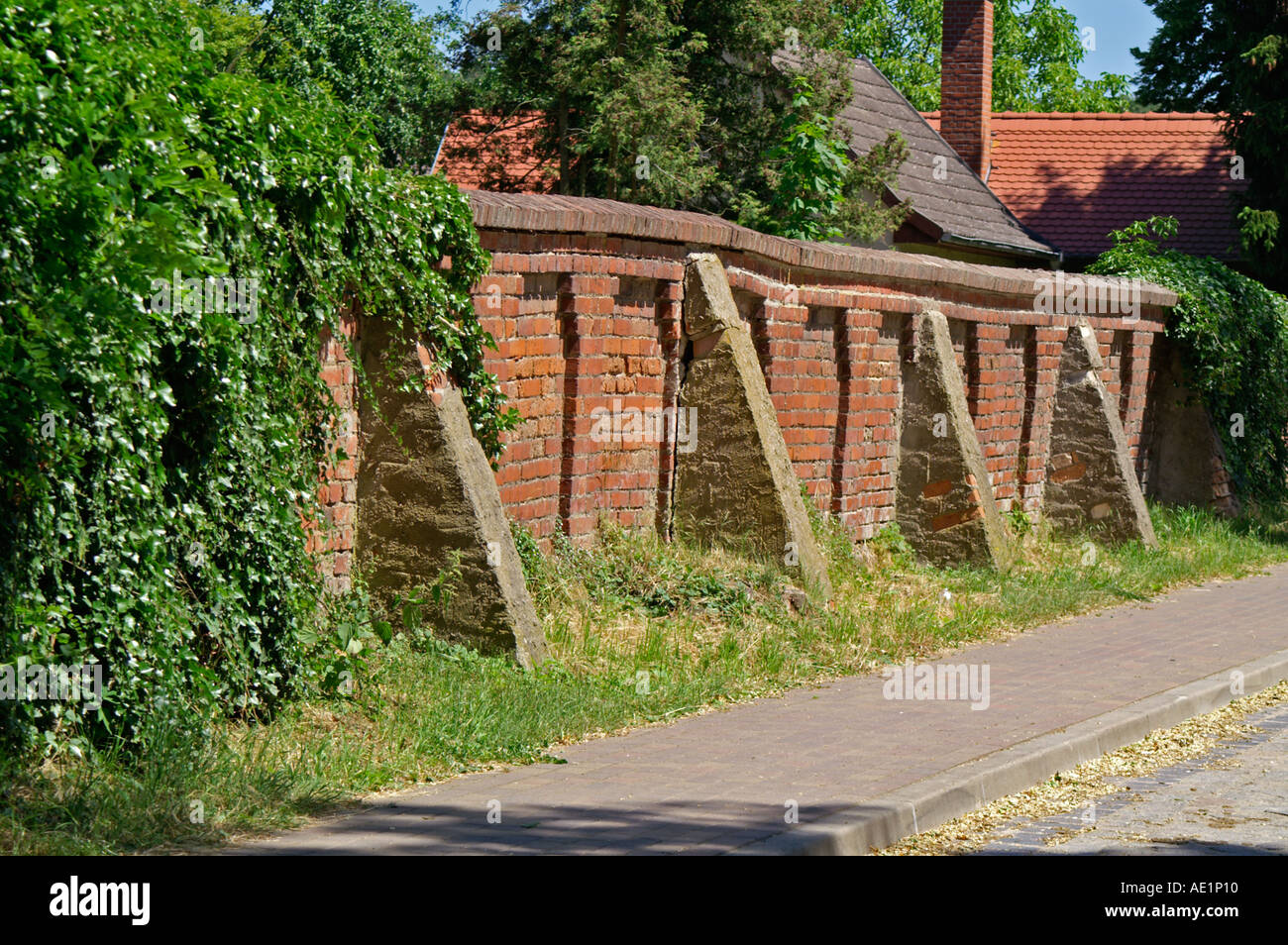 Buttress Wall High Resolution Stock Photography and Images - Alamy