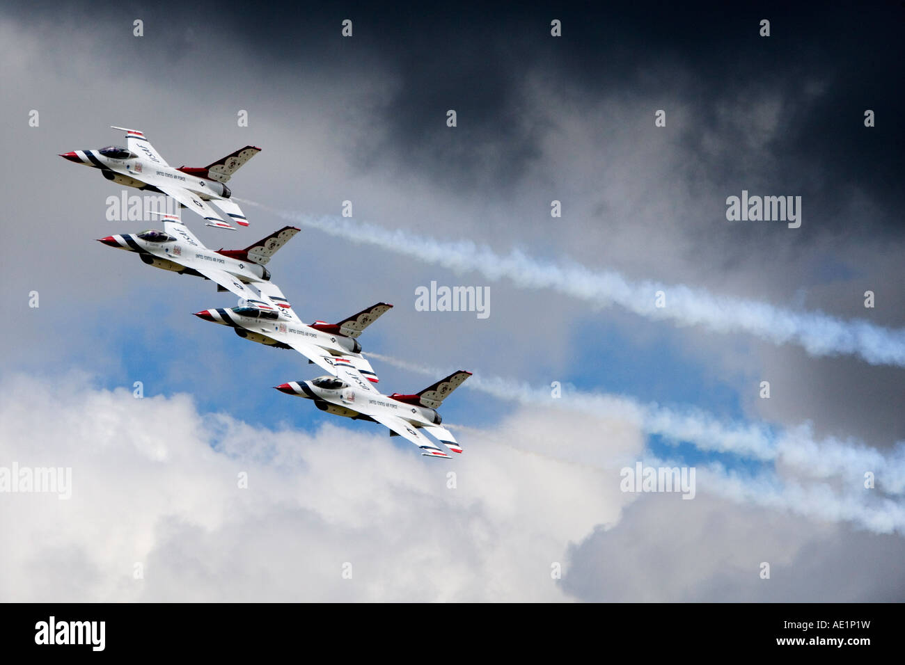 The Thunderbirds US USAF Air Force Acrobatic Team USA aerobatic team ...