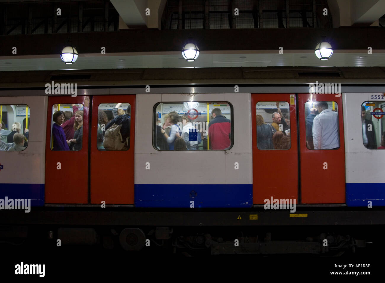 Circle Line Train - Gloucester Road Station - London Underground Stock ...