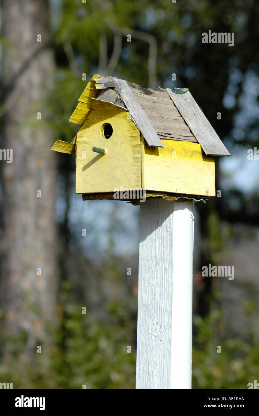 Painted bird houses hi-res stock photography and images - Alamy