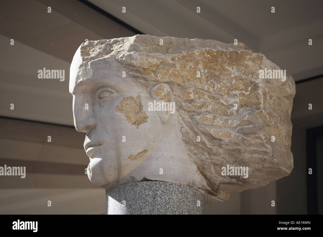 Emily young sculpture hi-res stock photography and images - Alamy