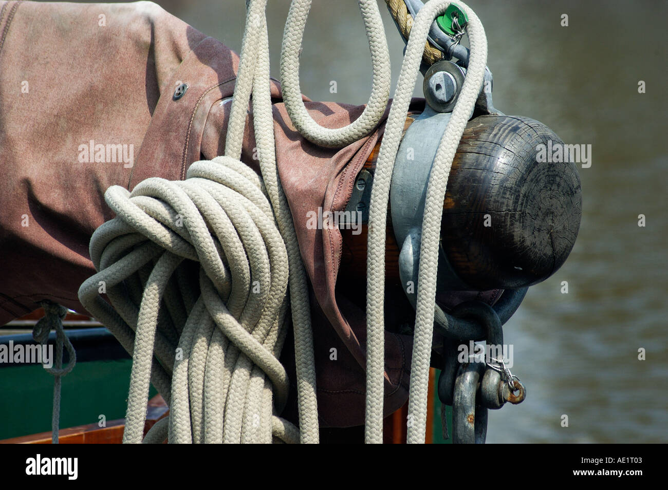 Ropes on a boat Stock Photo - Alamy