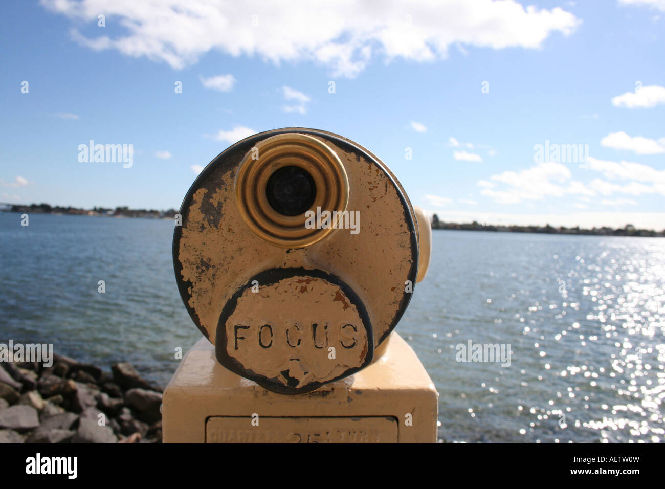 A coin-operated viewfinder pointed at San Diego Harbour Stock Photo - Alamy