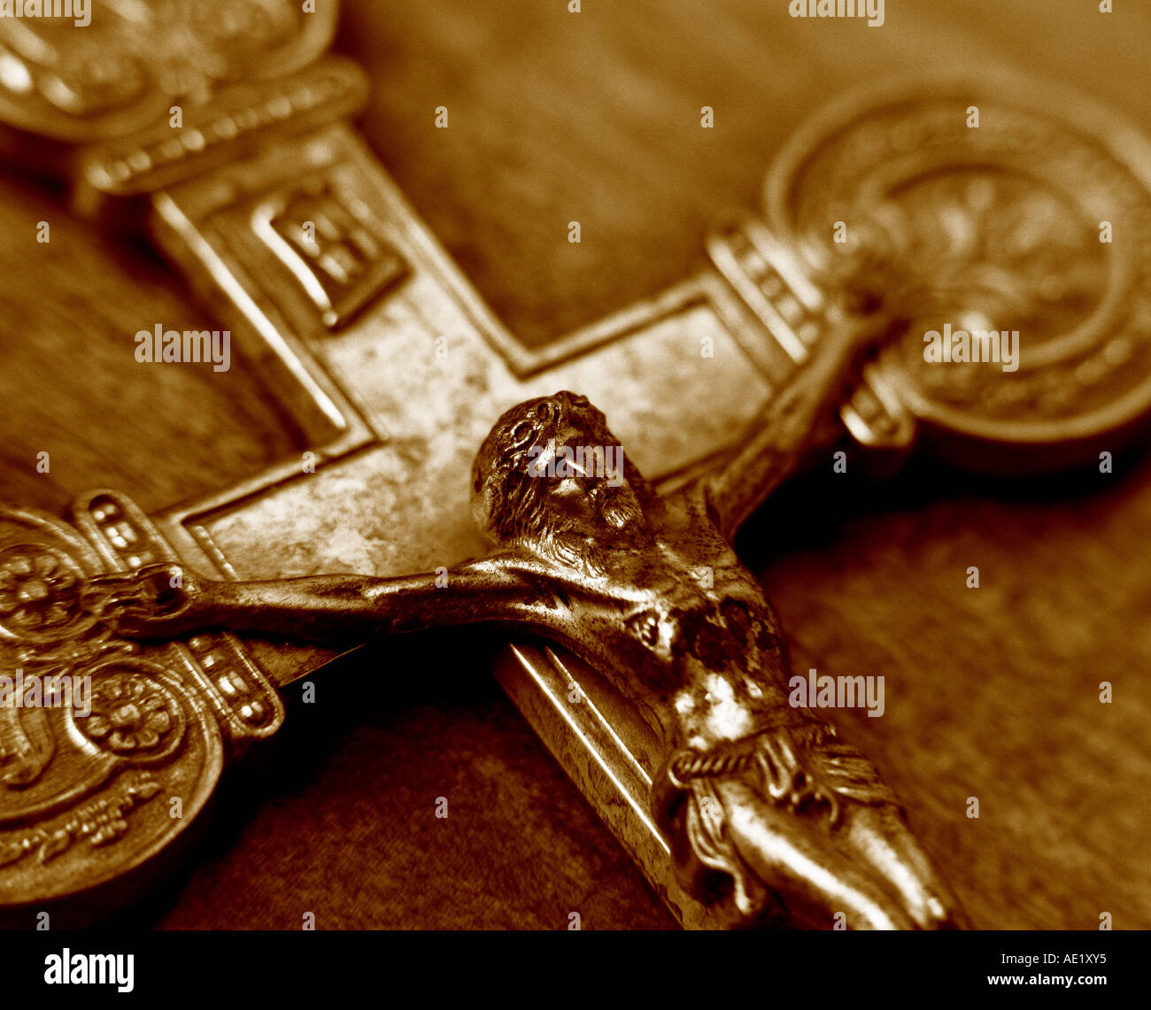 Gold crucifix hi-res stock photography and images - Alamy